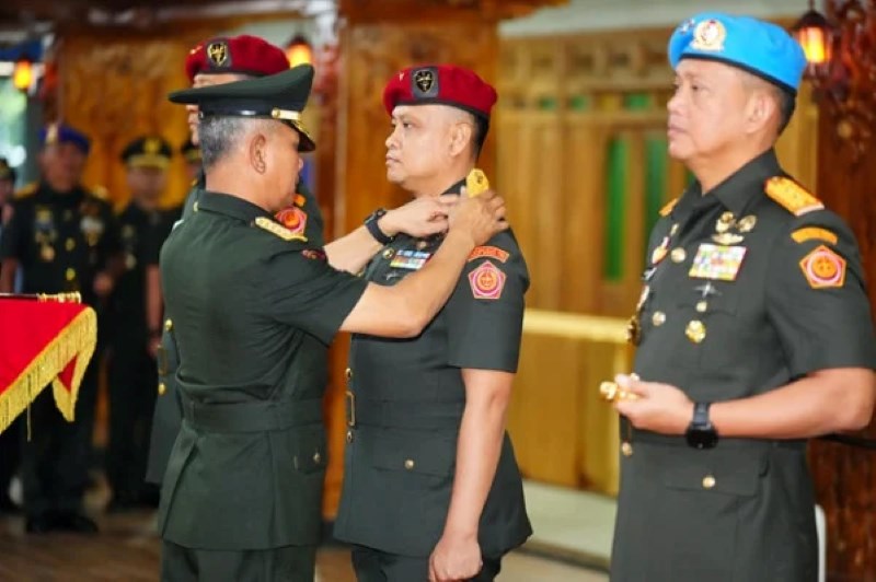 Mayjen TNI Edwin Sumantha Resmi Jabat Danpaspampres, Brigjen Yudha Airlangga Dankoopssus TNI ...